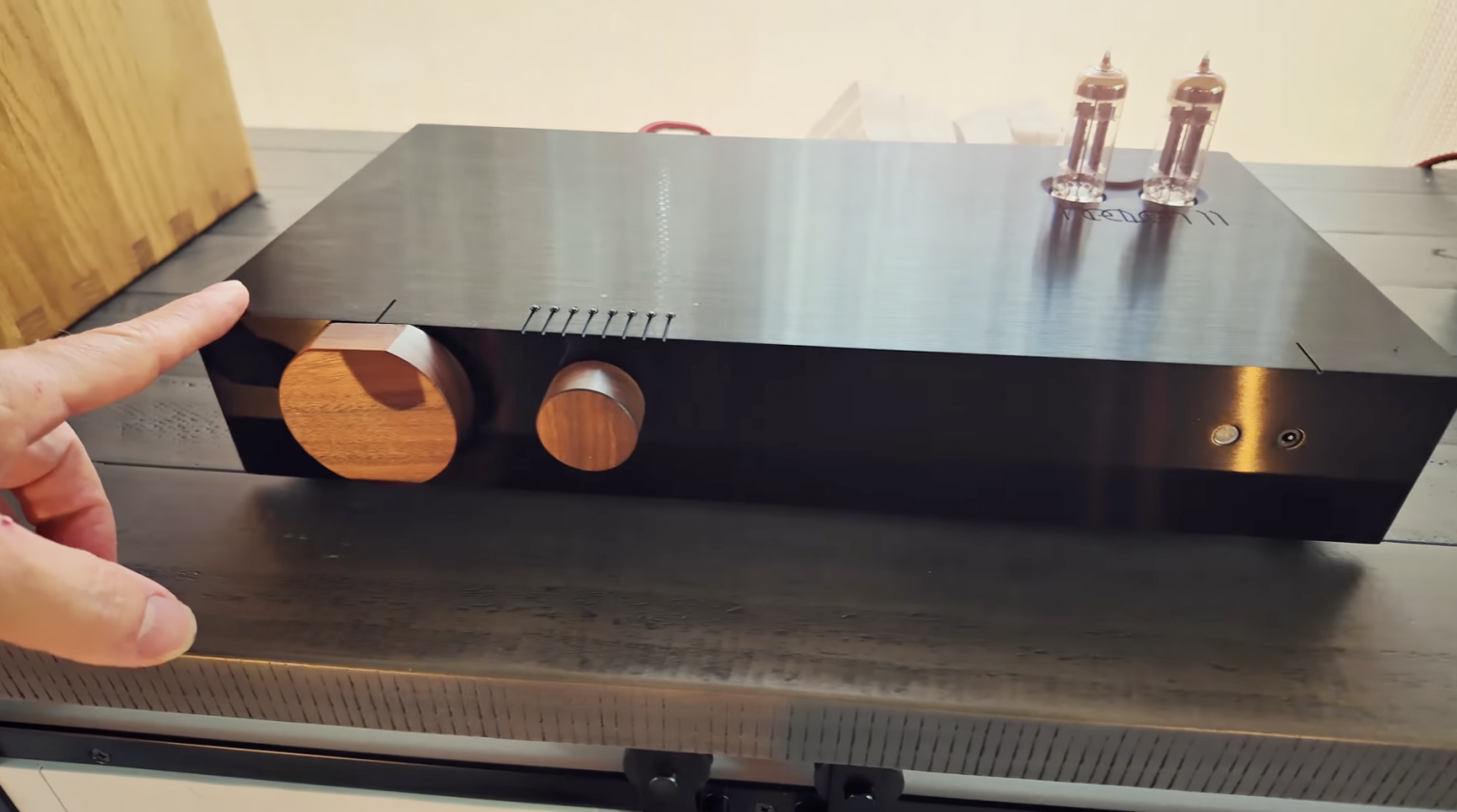 Are Tube amps Better than Solid State?
