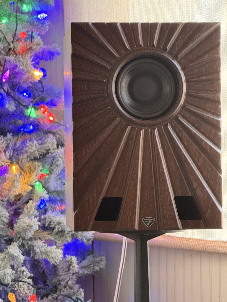 The Enleum Amp 54R Integrated sends SHIVERS down my Spine. | Steve Huff ...